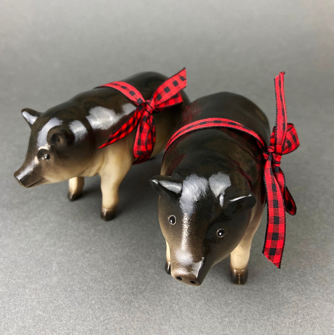 Luck Pigs Figurines. New Year Gift of Cute Piggy With Bow for Good Luck ...