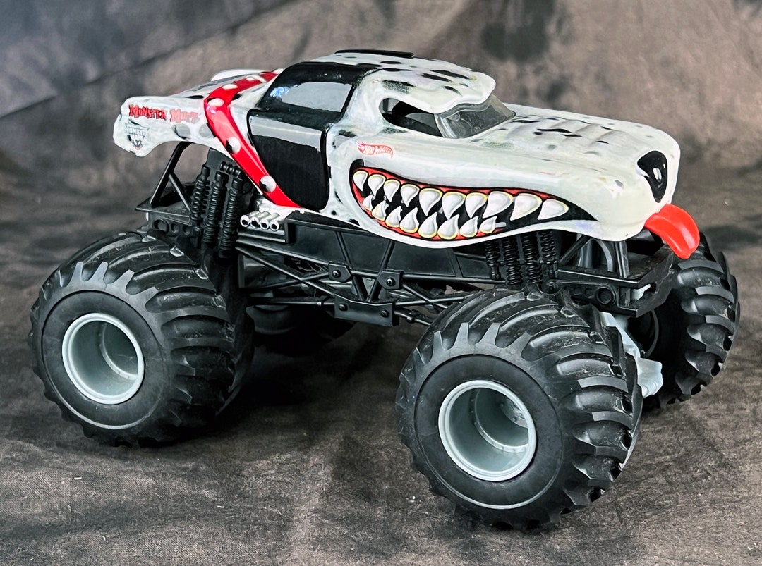 Retro Hot Wheels Monster Jam Monster Mutt Dalmatian 1:24 Scale Die-cast ...