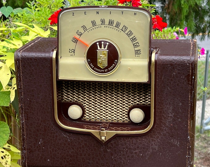 1950 Zenith Radio, G503 Universal Flip-up Dial Portable AM Tube Radio ...