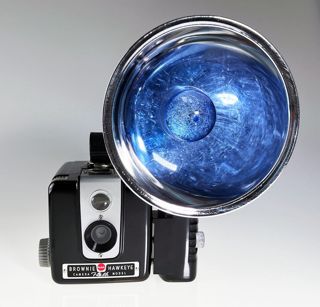 Kodak Brownie Hawkeye Film Camera With Flash Gun and Blue Flashbulb ...