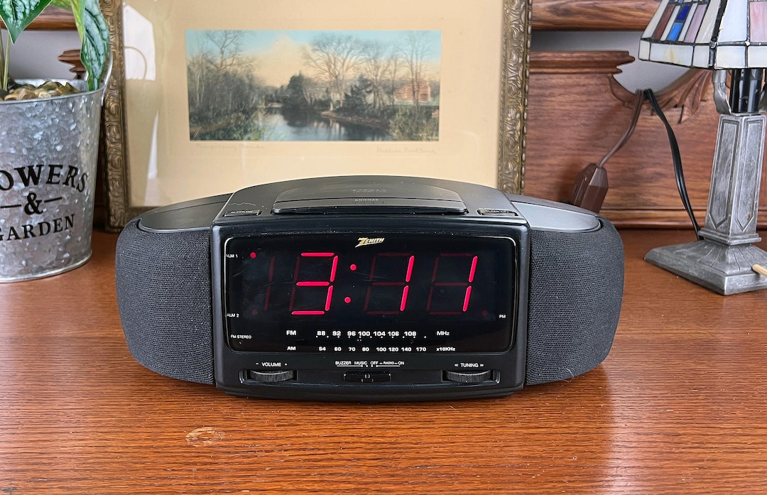 Vintage Zenith Dual Alarm Clock Radio AM FM Corded Battery Backup Model ...