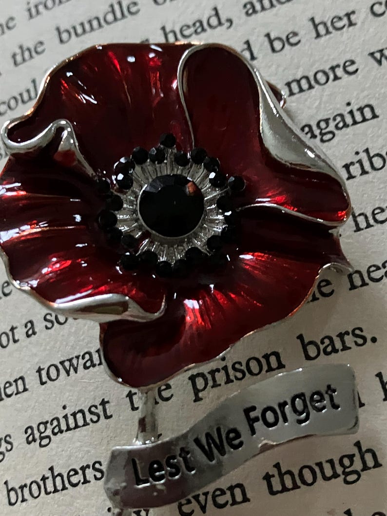 Commemorative Poppy Brooch Lest We Forget - Etsy