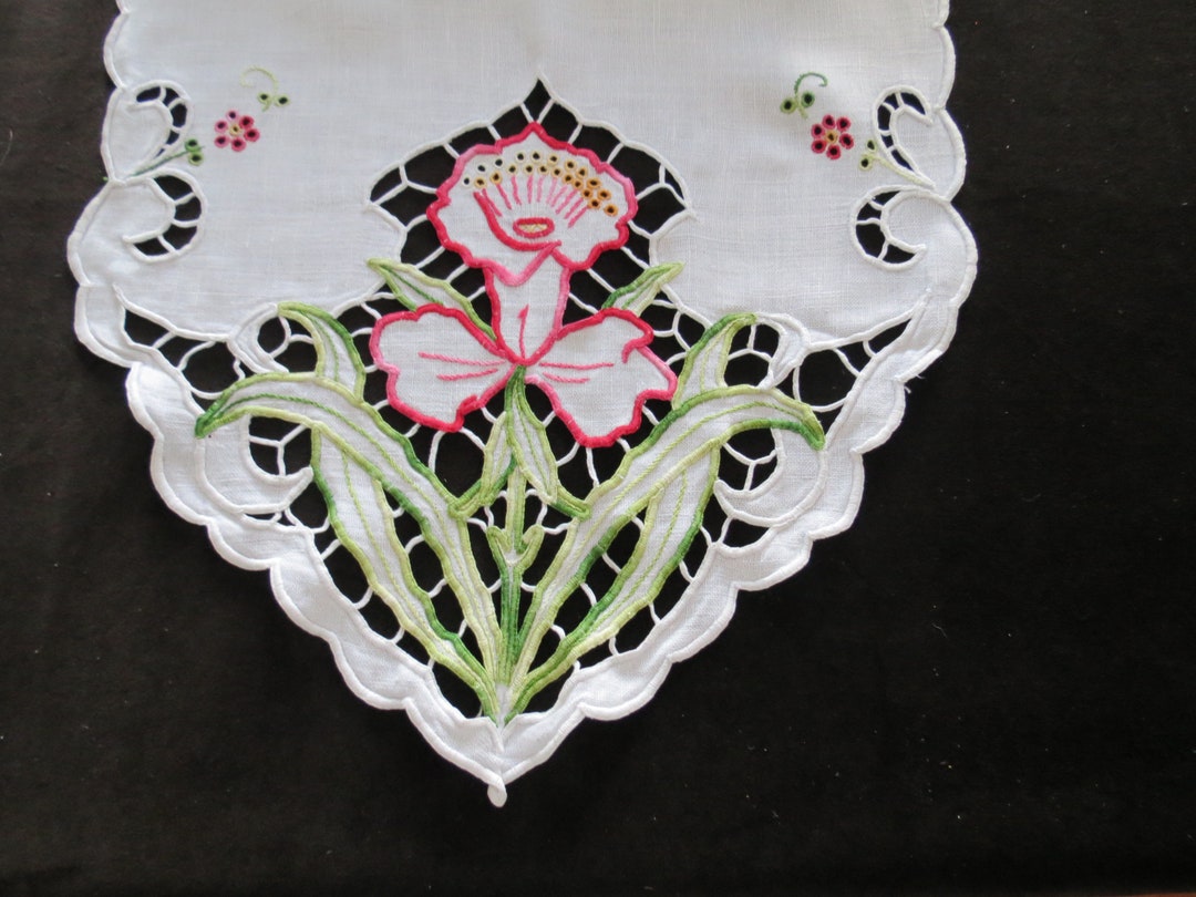 Elegant, Embroidered Vintage Table Runner, Table Scarf With Amazing Cut ...