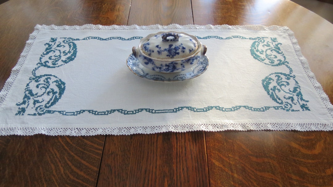 Pretty White Vintage Table Runner, Table Scarf, Mantel Scarf With ...