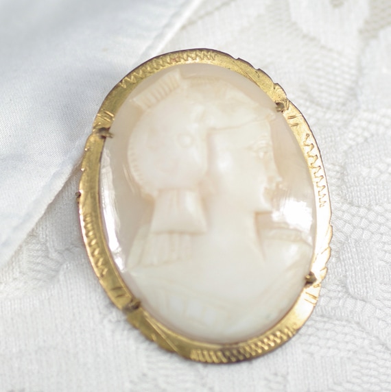 Vintage soldier shell cameo - Gem