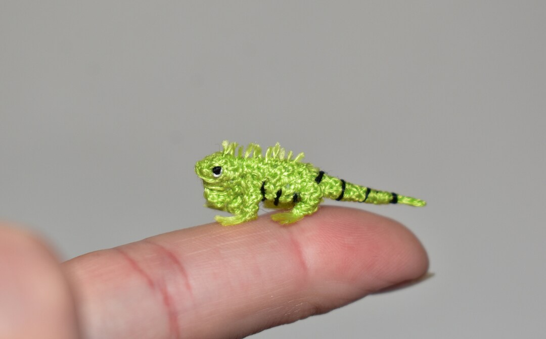 Tiny Miniature Iguana Micro Crochet Green Lizard Miniature Terrarium ...