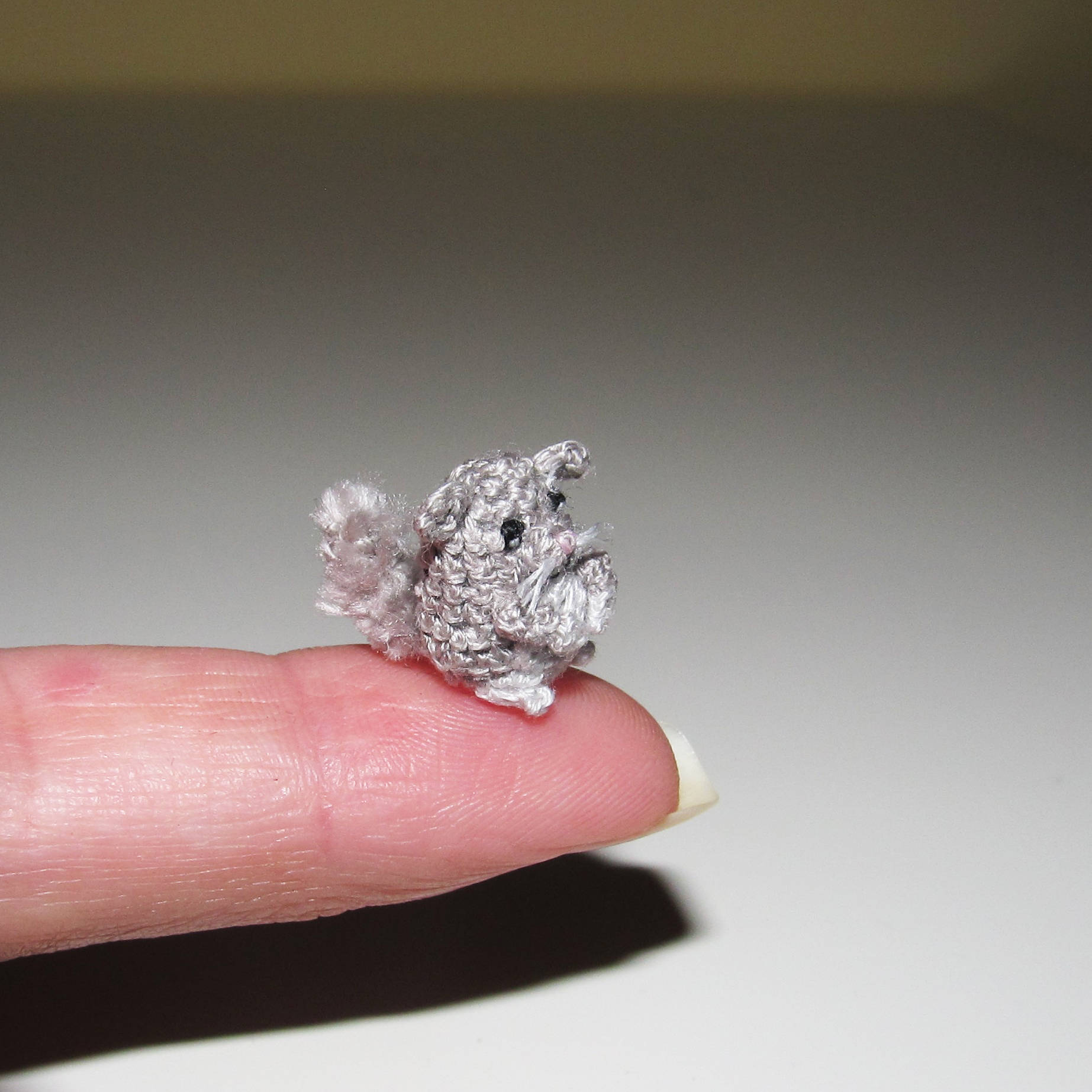 Miniature chinchilla Micro crochet chinchilla Dollhouse miniature pet ...