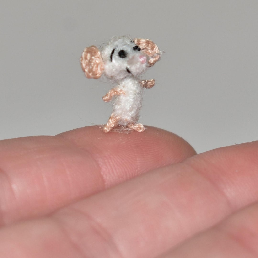 Miniature White Mouse Tiny Crochet Mouse Dollhouse Micro Mouse Doll ...