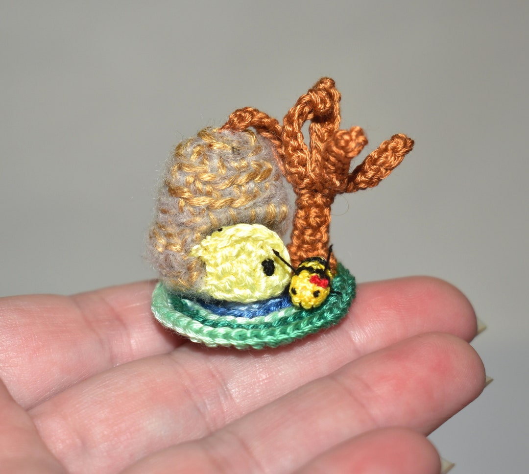 Insects Lovers - Miniature Beehive House With Extremely Tiny Micro Bee ...