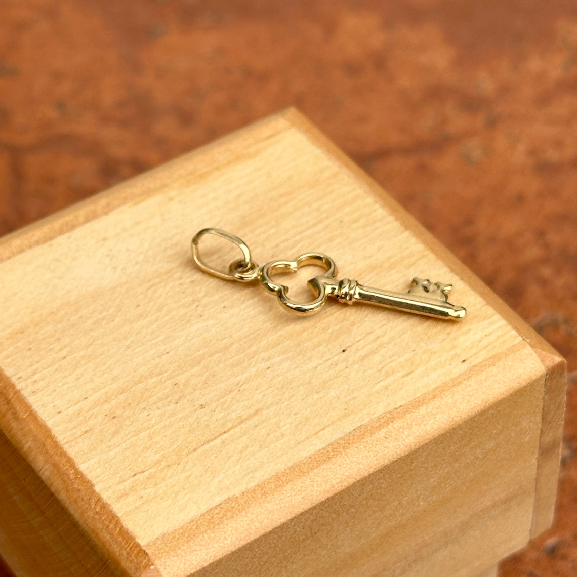 14KT Yellow Gold Detailed Key Charm Pendant NEW Lightweight 23mm X 9mm ...
