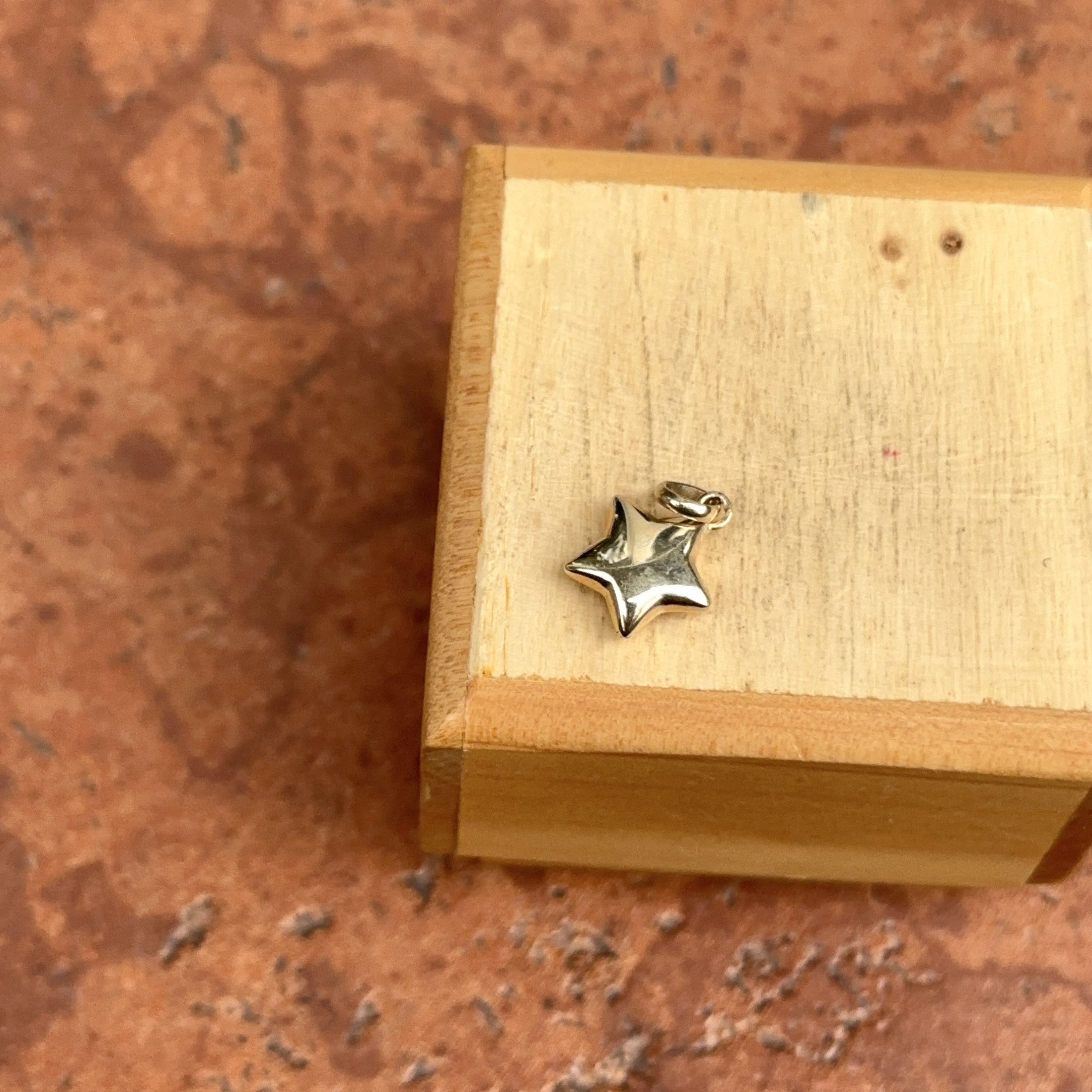 14KT Yellow Gold Puffed Star Red Enamel Inlayed Pendant Charm NEW Small ...
