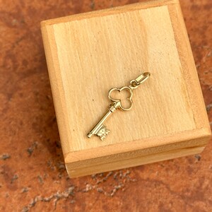 14KT Yellow Gold Detailed Key Charm Pendant NEW Lightweight 23mm X 9mm ...