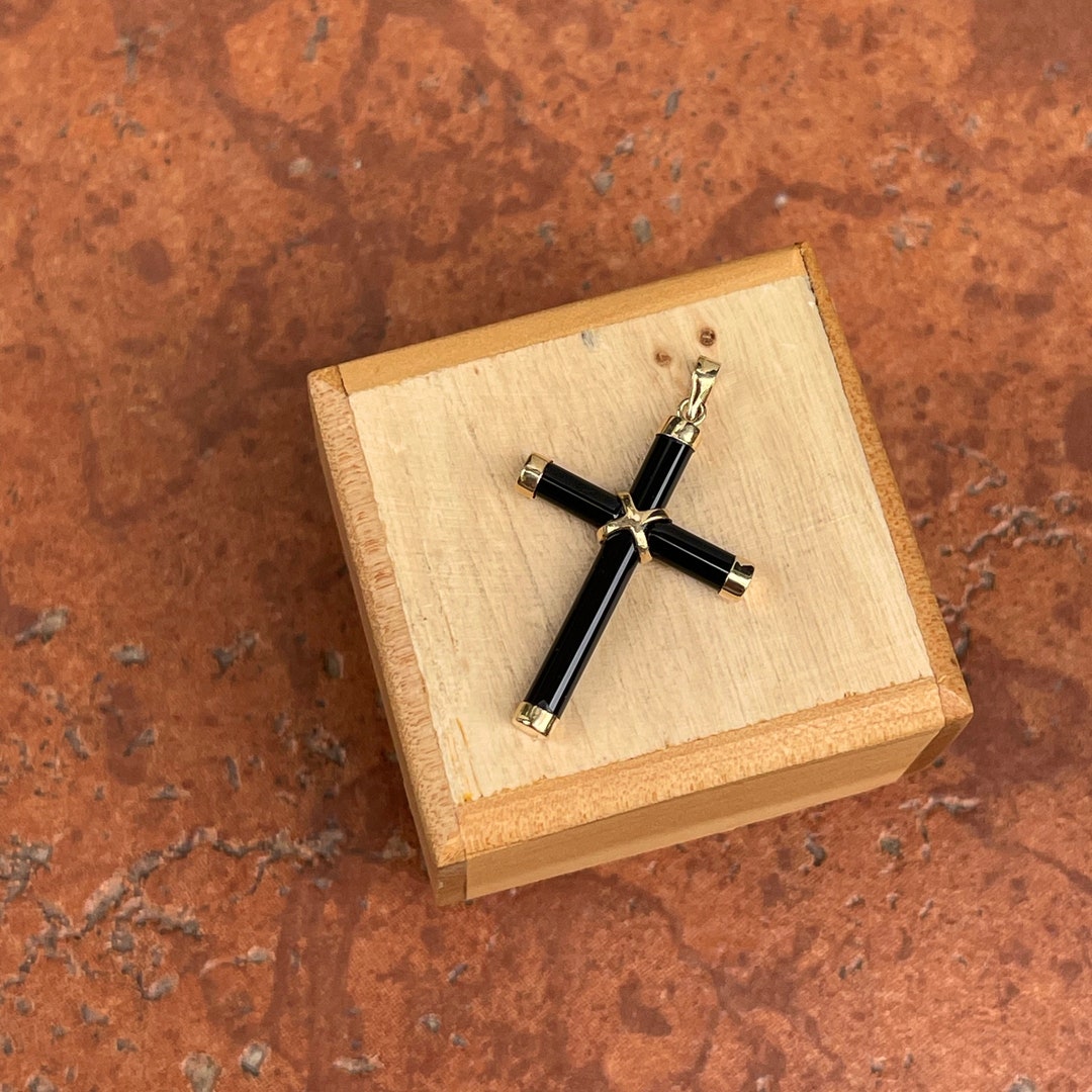 Estate 14KT Yellow Gold Black Onyx Gemstone Detailed Cross Pendant ...