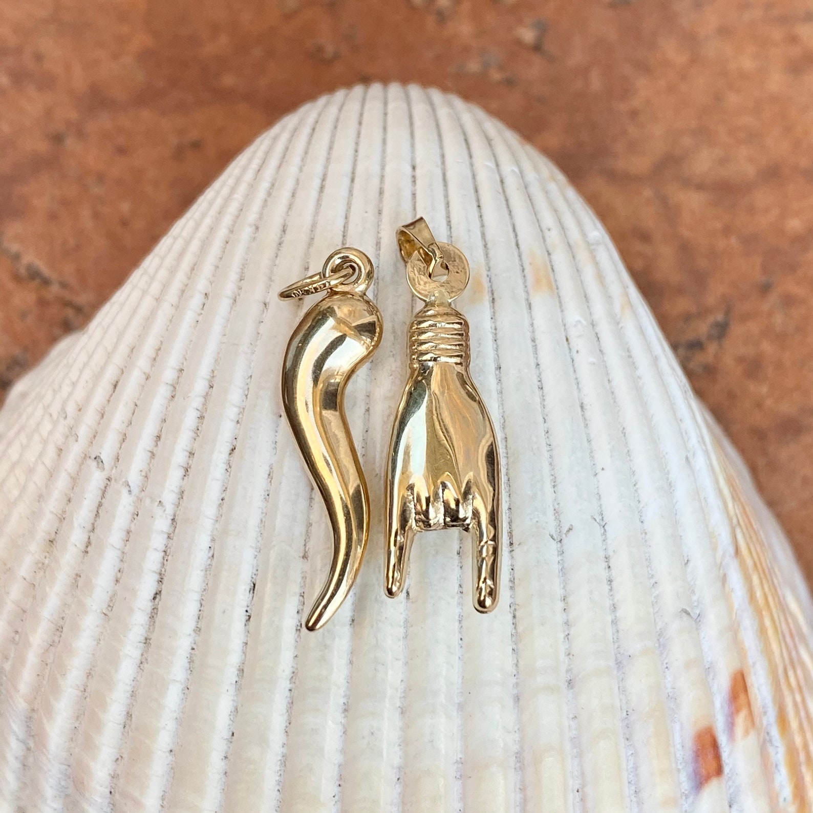 10KT Yellow Gold 25MM Italian Mano Cornuto + Horn Corno Pendant Charms ...