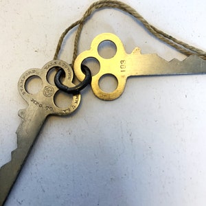 1901 Antique Yale & Towne Y and T Padlock With 2 Keys Number 183 Clover ...