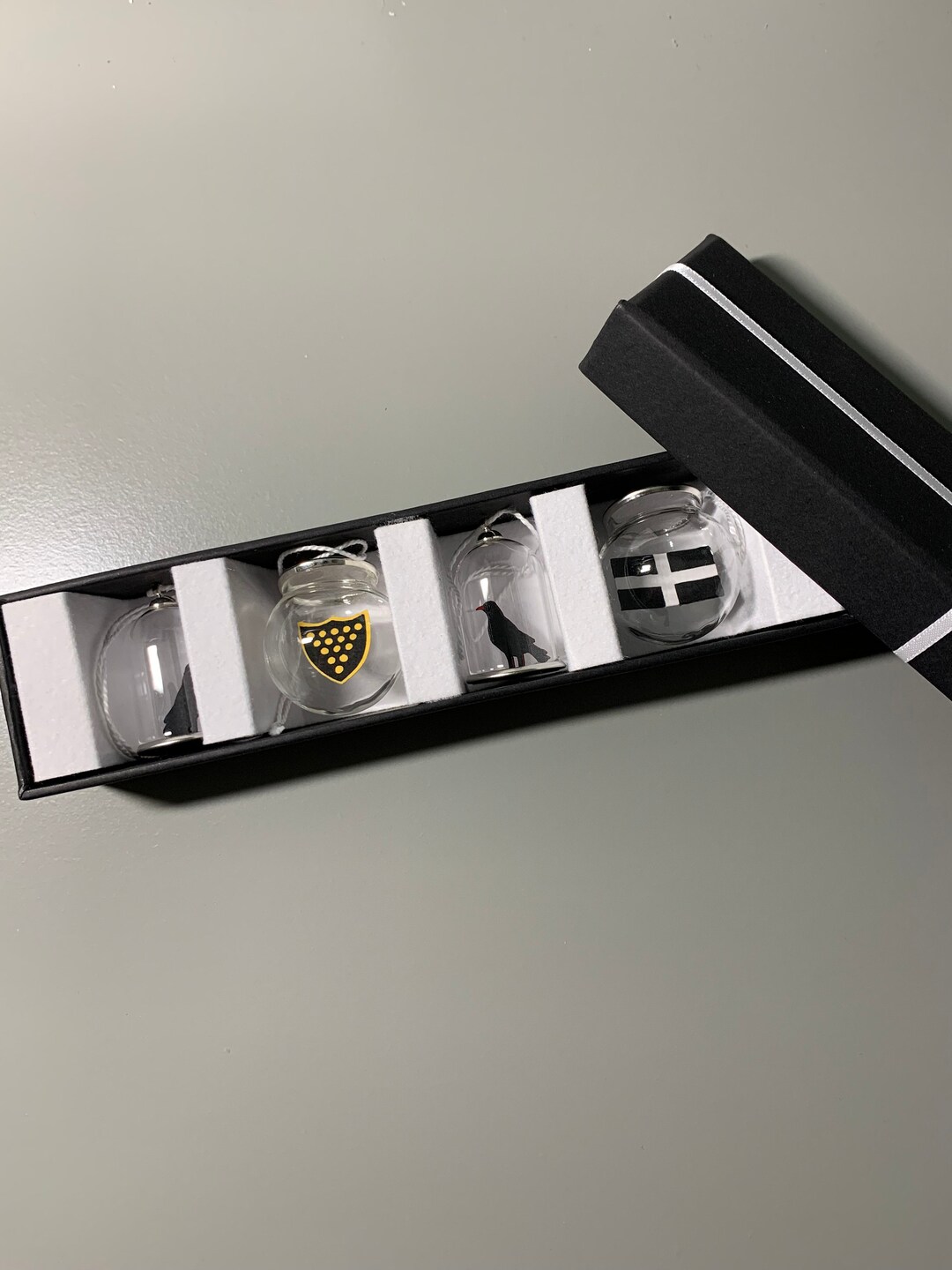 Cornish Flag, Chough and Coat of Arms Miniature Hanging Glass and Paper ...