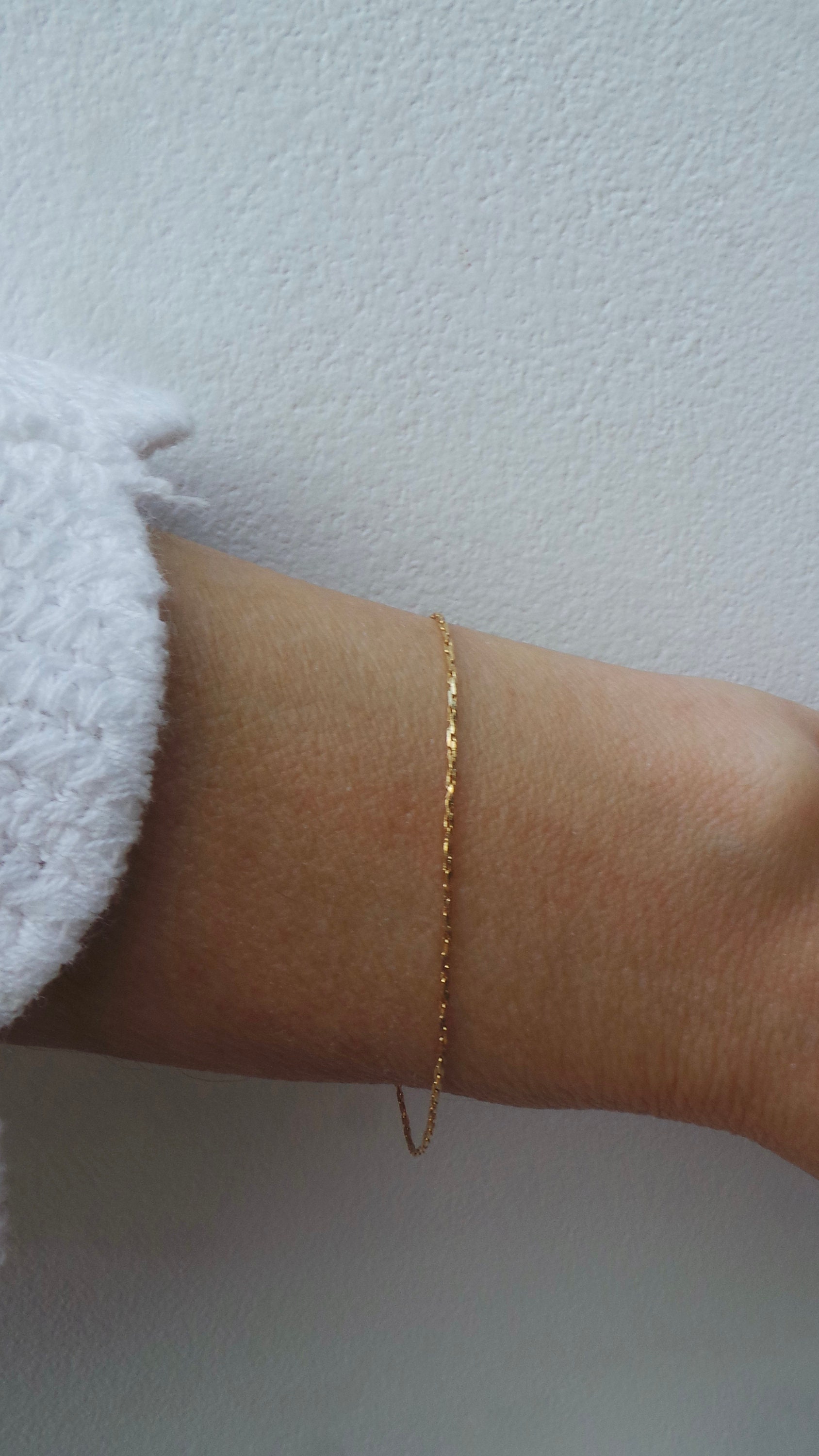 Minimalist bracelet. Thin chain bracelet. Dainty gold filled chain ...