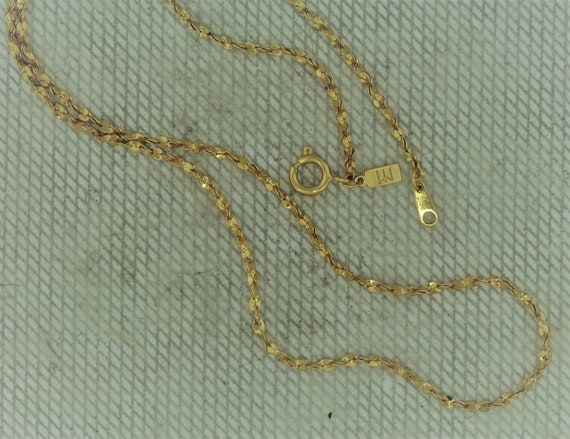 18 Inch Gold Tone Twisted Sparkle Chain - Gem