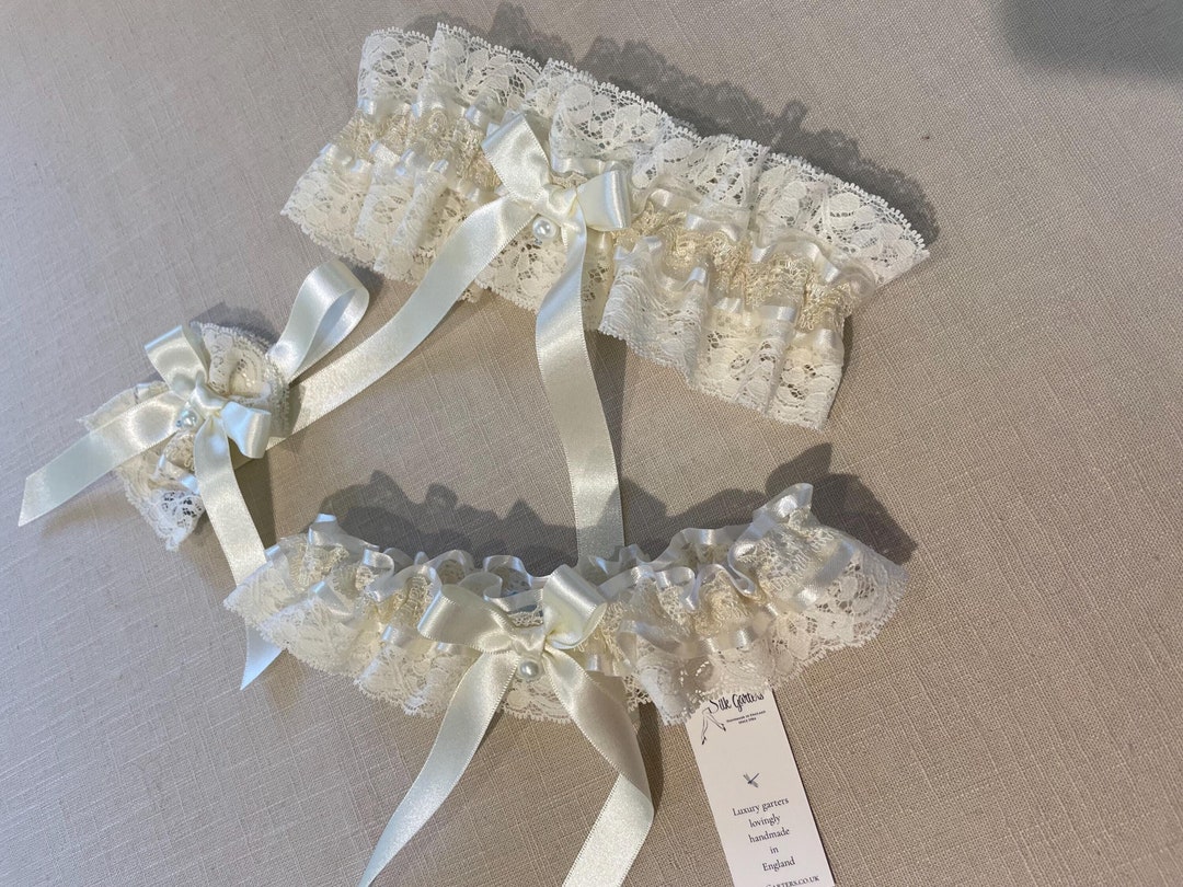 Rich Cream Bride Garter Gift Set - Toss & Sixpence Bag - Luxury Bridal ...