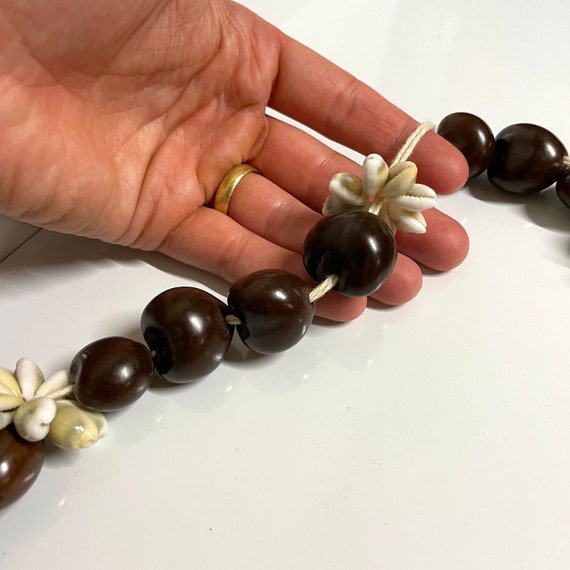 Long Vintage Natural Hawaiian Kukui Nut and Shell Nec… - Gem