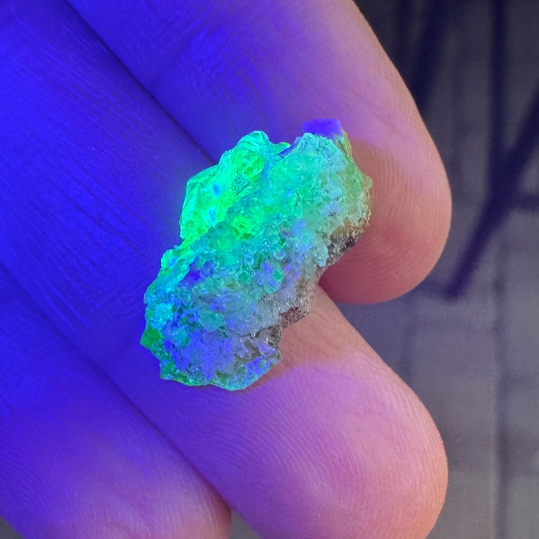 Rare UV Reactive Hyalite Opal on Feldspar Crystal Cluster 1.5g ...