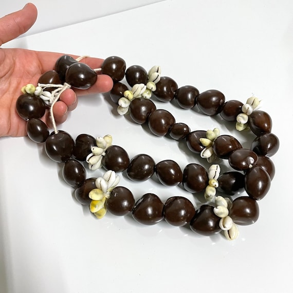 Long Vintage Natural Hawaiian Kukui Nut and Shell Nec… - Gem
