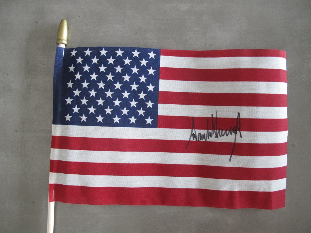 Donald Trump HAND SIGNED American Flag the President of the United ...
