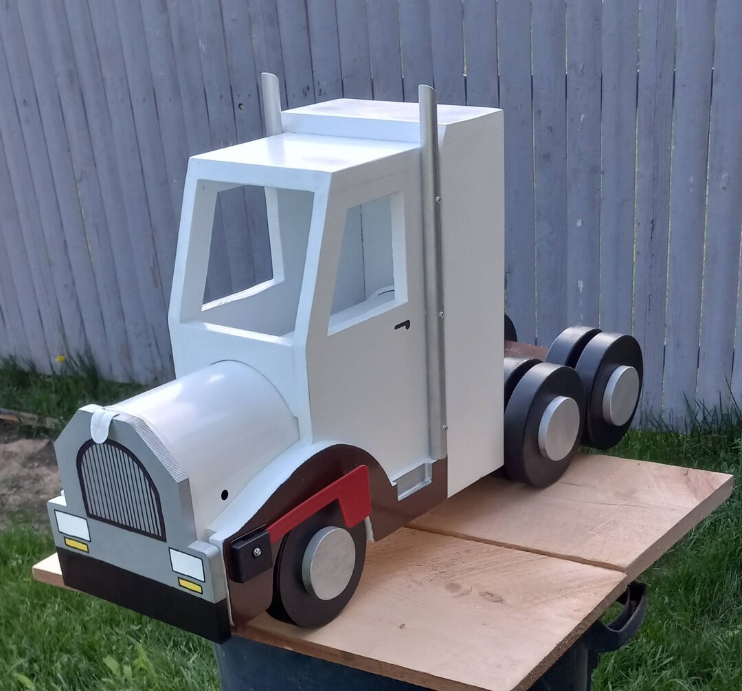 Handcrafted Semi Truck Mailbox: Custom Color Choice - Etsy