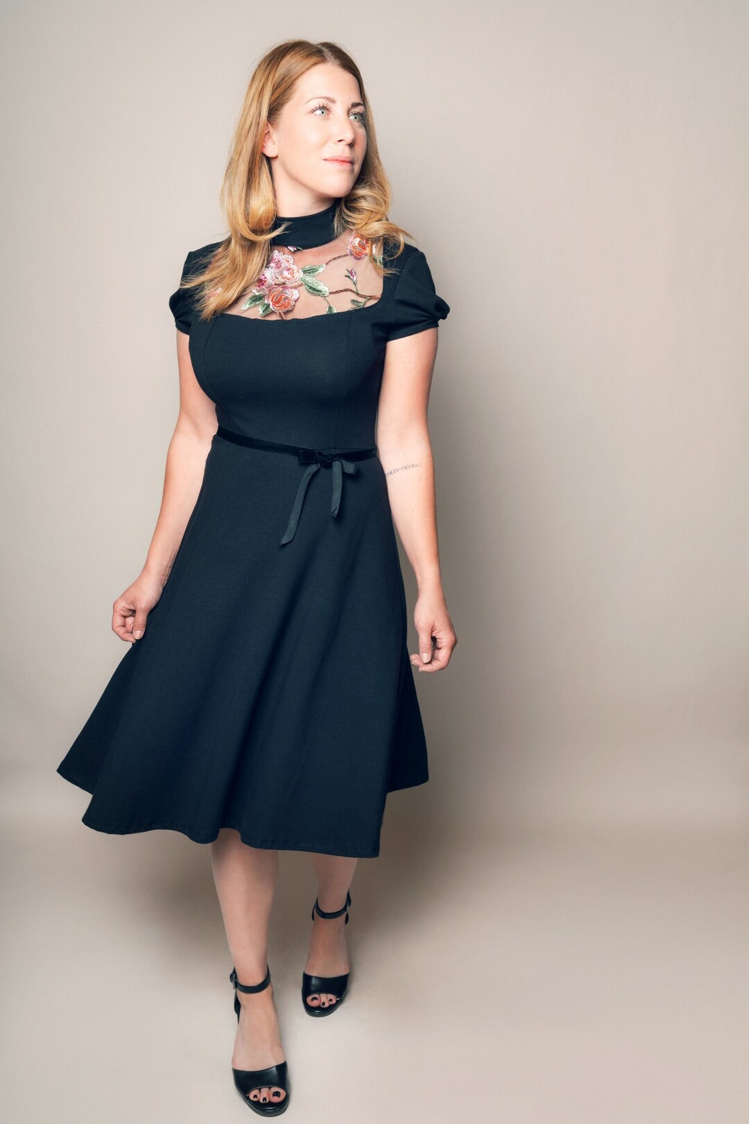 Dress Plate Skirt Ladies With Lace, Stand-up Collar, Short Sleeves of ...