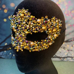 Venetian Masquerade Mask - Gold Red White Pearl - Halloween Fancy Dress ...