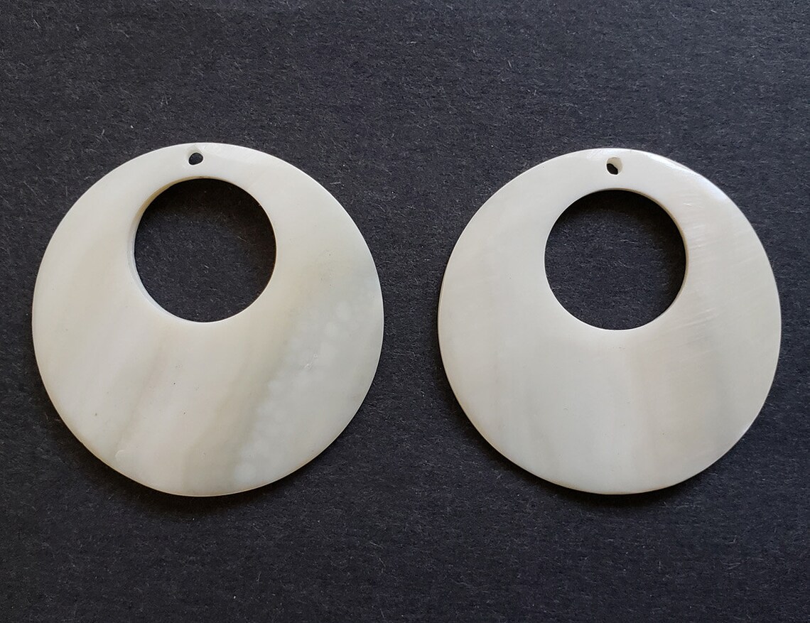White Kabibi Shell Round Pendant 45 Mm - Etsy