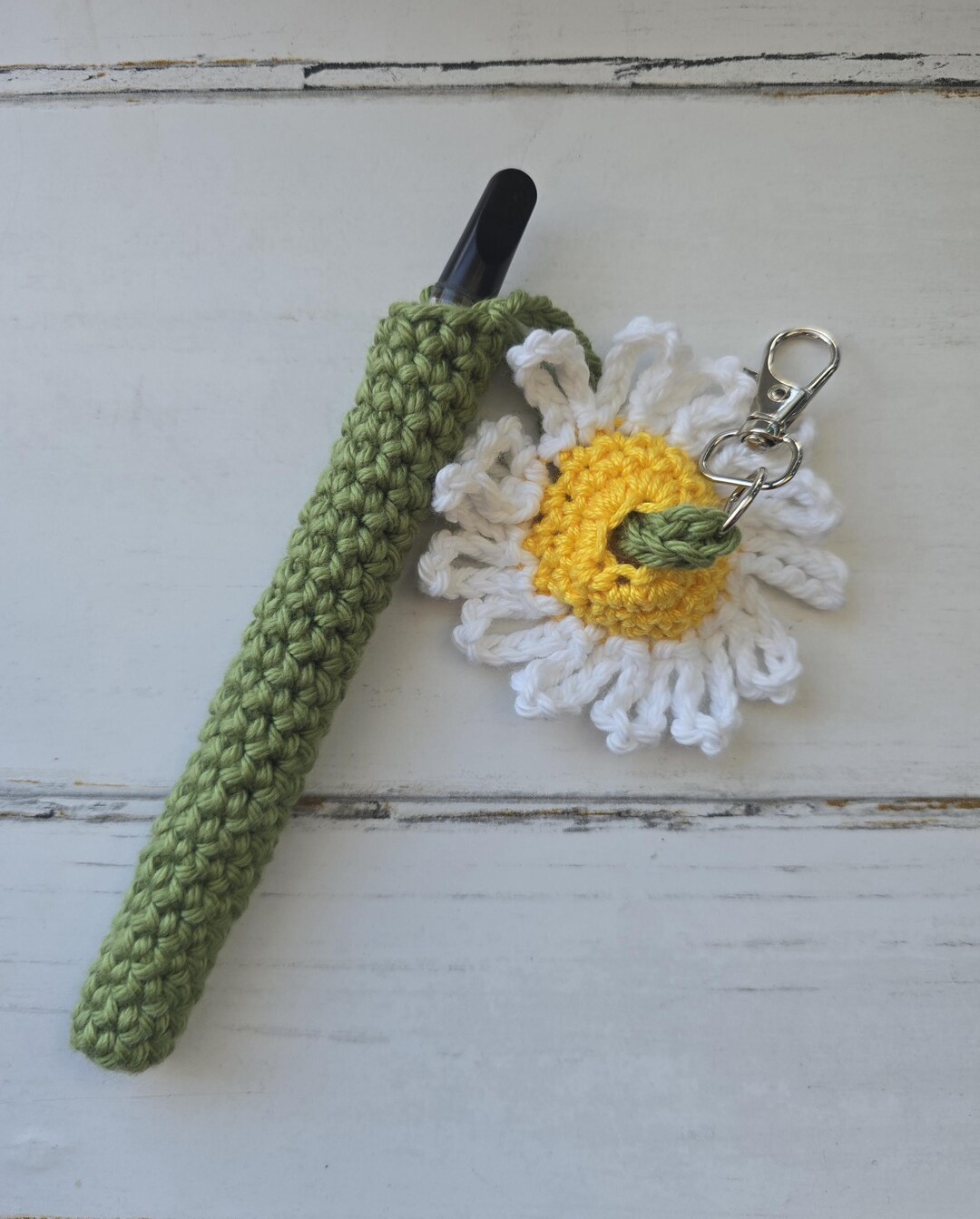 Penjamin / Pennifer Crocheted Daisy Doobie Flower Vape Cart Holder ...