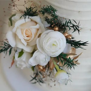 A Set of Three Wedding Cake Topper, Emerald Green, White , Gold Cake ...