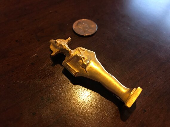 Egyptian Revival Golden Osiris Brooch - Weighing of t… - Gem