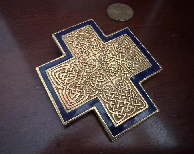 Vintage MMA 1977 Gold Irish Trinity Cross Pendant - NMD Metropolitan ...