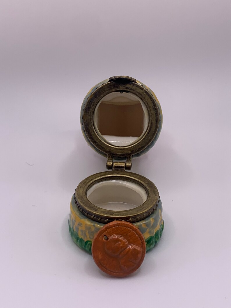 Water Well Shaped Trinket Box With Miniature Coin Figurine 3 Rustic ...