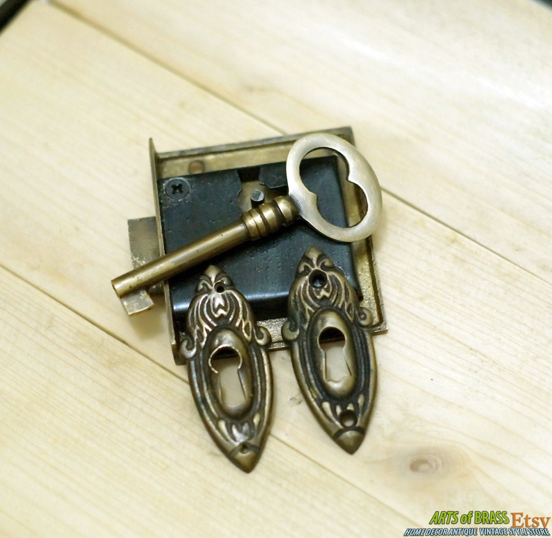 Set Vintage Classic Western Key Hole With Vintage Skeleton KEY & LOCK ...