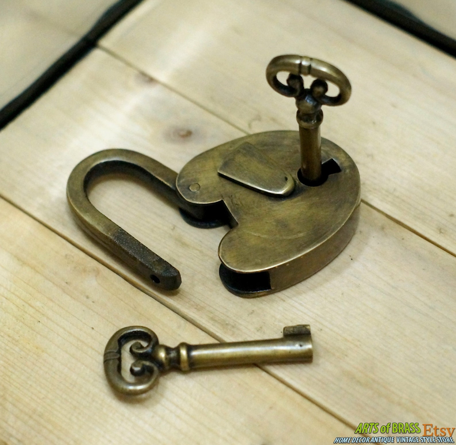Vintage Wide PADLOCK and Antique SKELETON Keys Cast Solid BRASS Padlock ...