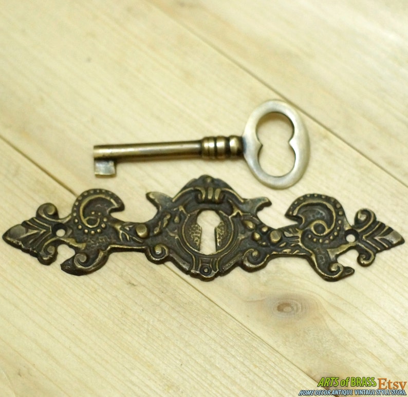 Set Antique HORIZONTAL WREATH Key Hole With Vintage SKELETON - Etsy