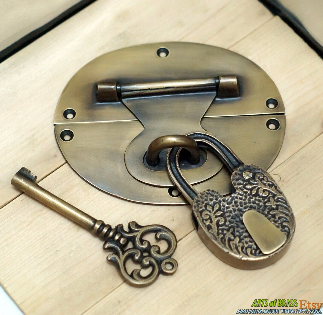 Set Vintage Long Neck Flowers Carved Padlock Skeleton Key With Large ...