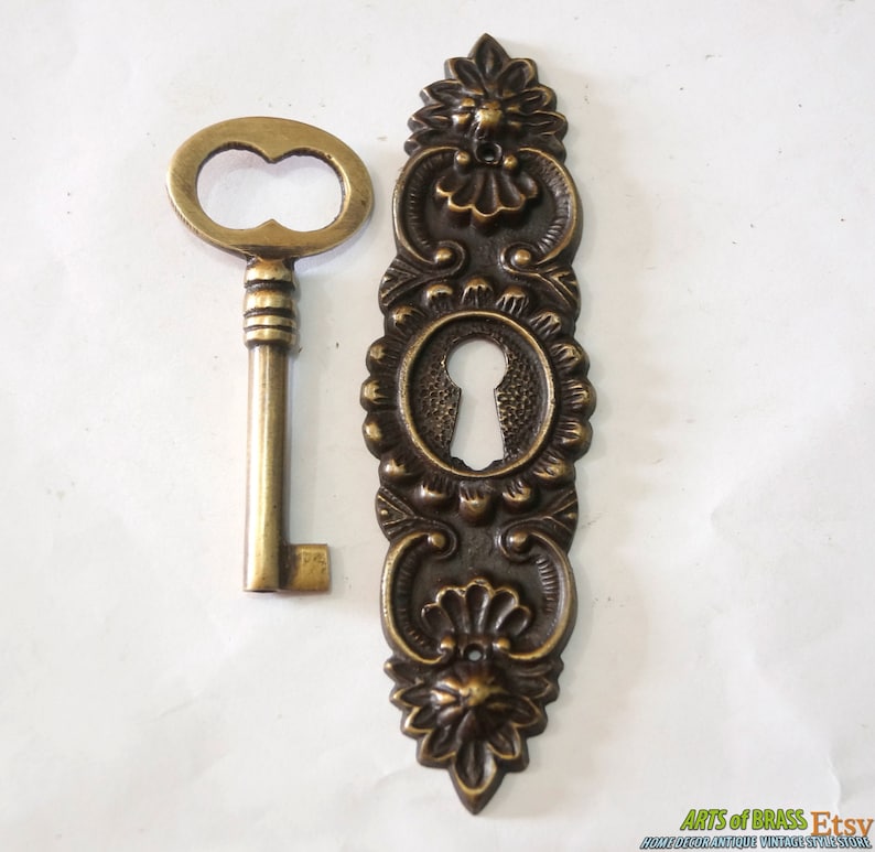Set Vintage Victorian Artistic Keyhole With Antique Key LOCK and ...