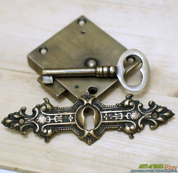 Set Antique Key Lock and SKELETON Keys With ANCIENT Vintage Horizontal Key Hole Plate Etsy