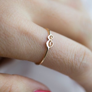 14k Cursive Letter Ring / Dainty Initial Ring in 14k Solid Gold / Gold ...
