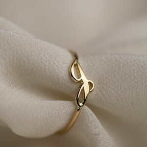 14k Cursive Letter Ring / Dainty Initial Ring in 14k Solid Gold / Gold ...