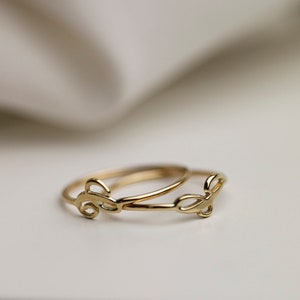 14k Cursive Letter Ring / Dainty Initial Ring in 14k Solid Gold / Gold ...