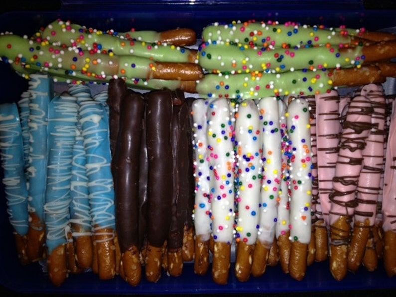 Mini Chocolate/vanilla Dipped Pretzels in a Box (60pc) - Etsy