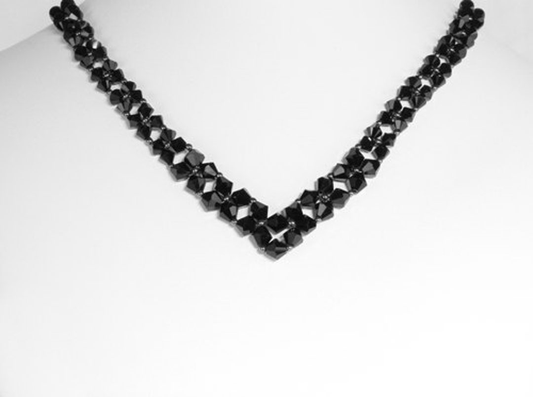Collar de cristal negro azabache en forma de V en plata de ley - Etsy ...