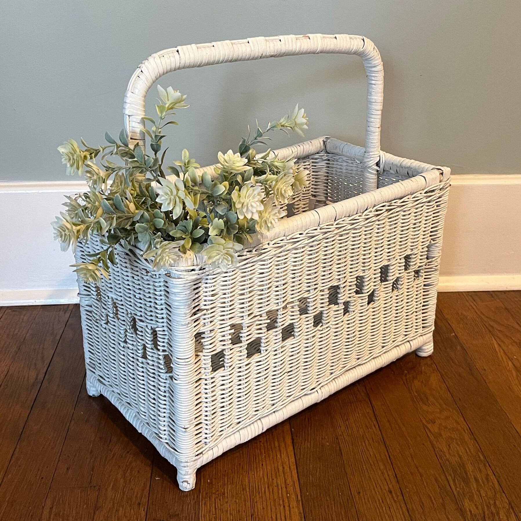 Vintage Wicker Magazine Book Rack Tote White Wicker Beach Decor Shabby ...