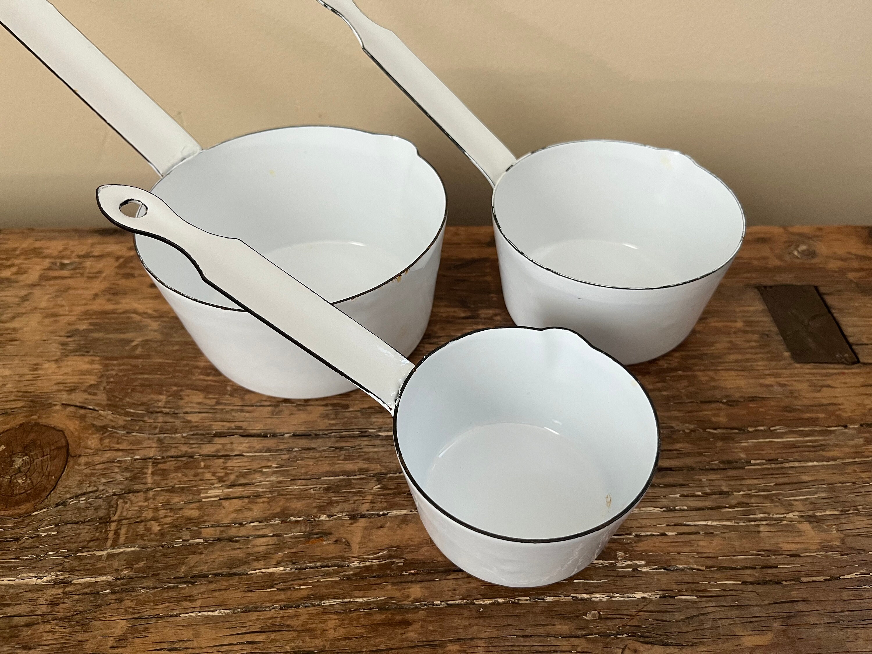 3 Graduated Enamel Pour Spout Sauce Pans Distressed Primitive White ...