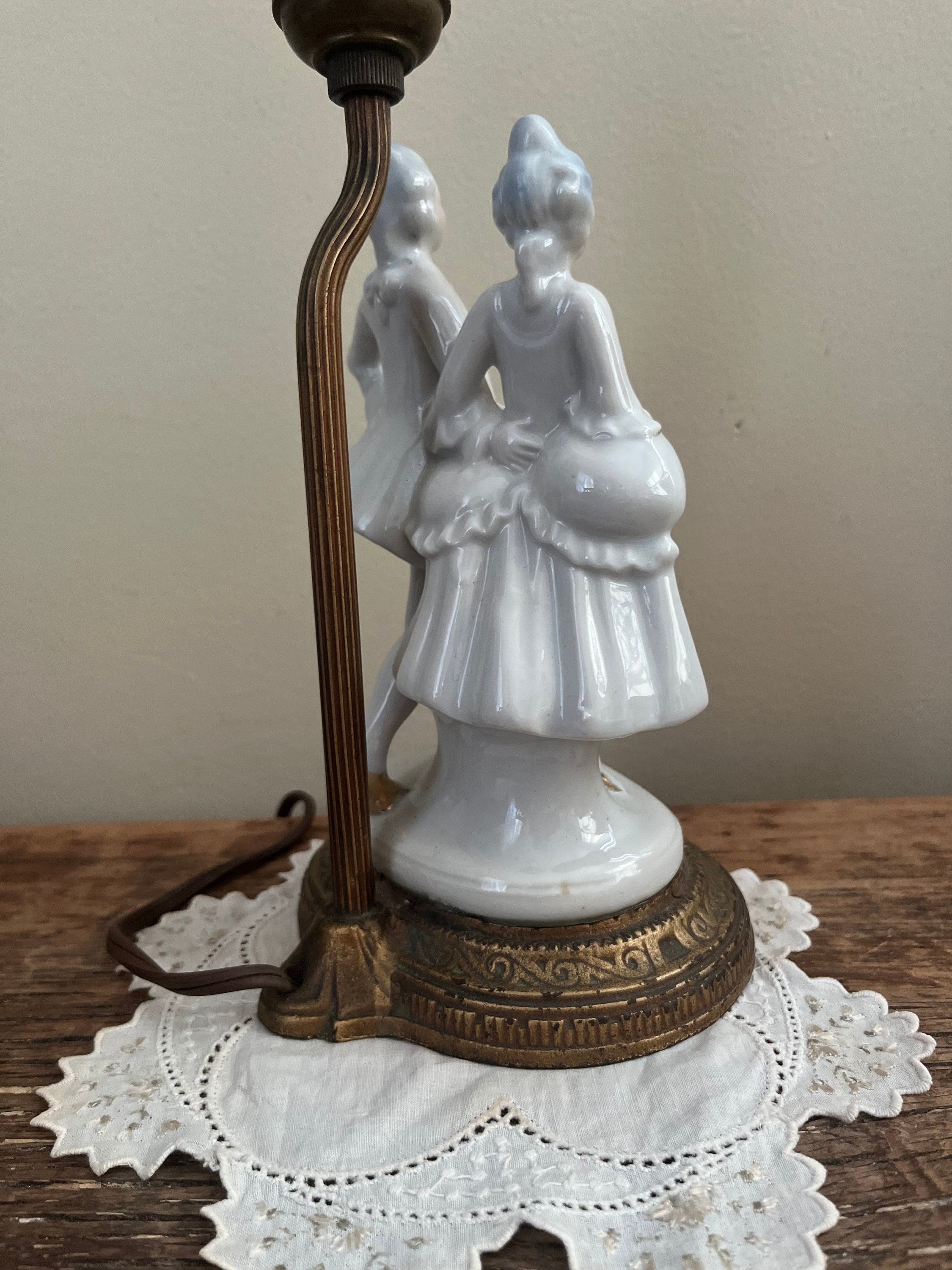 Vintage Ceramic Victorian Lamp W/ Cast Base - Colonial Couple Accent ...